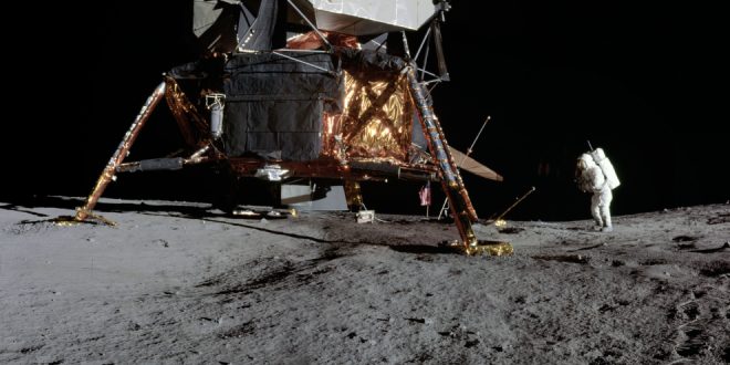 Perspectives on the Apollo Program with Historian Roger Launius - SpaceQ